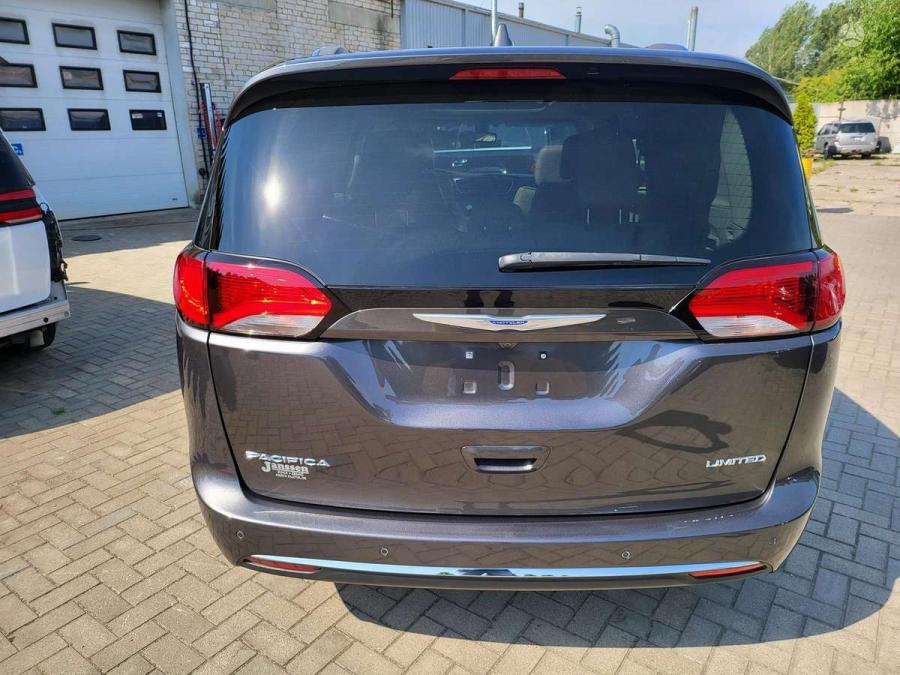 Grey Chrysler Pacifica 2020 in Siauliai, with an engine capacity of 3.60 L and mileage of 141 thousand km for 17450 €, photo 12 on AUTOMOTO.COM.LV