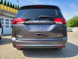 Grey Chrysler Pacifica 2020 in Siauliai, with an engine capacity of 3.60 L and mileage of 141 thousand km for 17450 €, photo 13 on AUTOMOTO.COM.LV