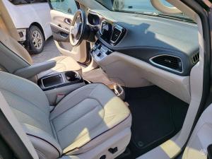 Grey Chrysler Pacifica 2020 in Siauliai, with an engine capacity of 3.60 L and mileage of 141 thousand km for 17450 €, photo 19 on AUTOMOTO.COM.LV