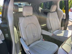 Grey Chrysler Pacifica 2020 in Siauliai, with an engine capacity of 3.60 L and mileage of 141 thousand km for 17450 €, photo 22 on AUTOMOTO.COM.LV