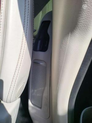 Grey Chrysler Pacifica 2020 in Siauliai, with an engine capacity of 3.60 L and mileage of 141 thousand km for 17450 €, photo 31 on AUTOMOTO.COM.LV