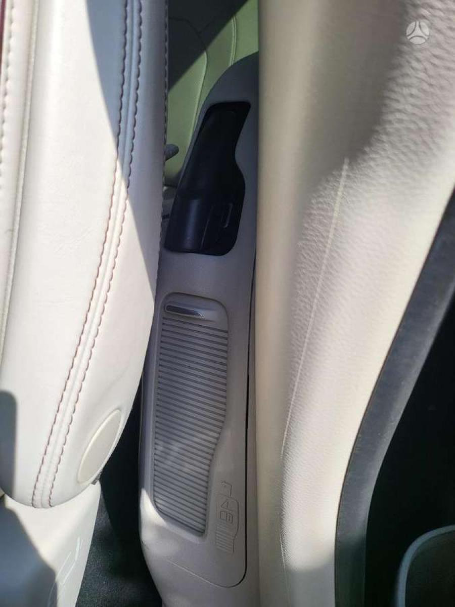 Grey Chrysler Pacifica 2020 in Siauliai, with an engine capacity of 3.60 L and mileage of 141 thousand km for 17450 €, photo 31 on AUTOMOTO.COM.LV