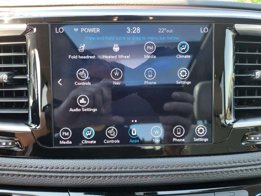 Grey Chrysler Pacifica 2020 in Siauliai, with an engine capacity of 3.60 L and mileage of 141 thousand km for 17450 €, photo 35 on AUTOMOTO.COM.LV