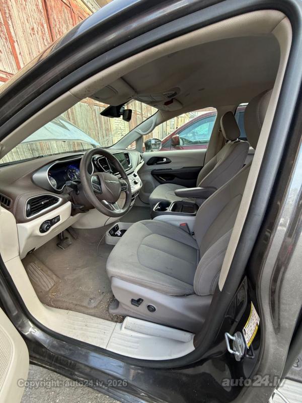 Pelēks Chrysler Pacifica 2021 Tallina, ar dzinēja tilpumu 3.60 L un nobraukumu 163 tūkst. km par 12900 €, foto 11 vietnē AUTOMOTO.COM.LV