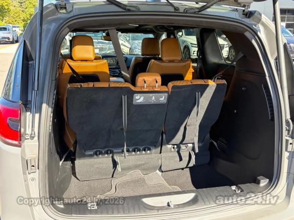 Grey Chrysler Pacifica 2021 in Tallinn, with an engine capacity of 3.60 L and mileage of 90 thousand km for 37900 €, photo 7 on AUTOMOTO.COM.LV