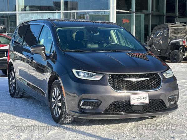 Pelēks Chrysler Pacifica 2022 Tallina, ar dzinēja tilpumu 3.60 L un nobraukumu 78 tūkst. km par 39900 €, foto 3 vietnē AUTOMOTO.COM.LV