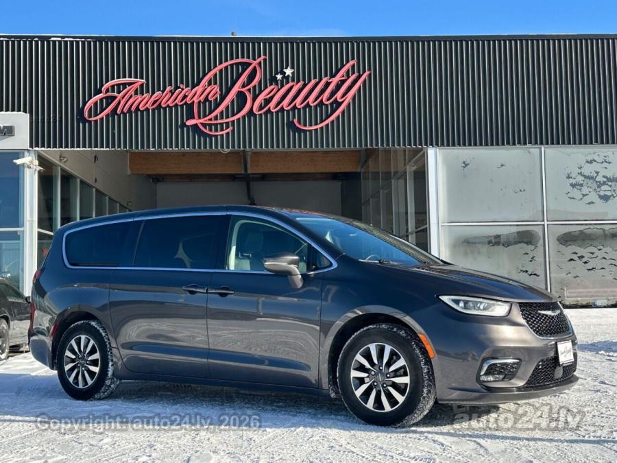 Pelēks Chrysler Pacifica 2022 Tallina, ar dzinēja tilpumu 3.60 L un nobraukumu 78 tūkst. km par 39900 €, foto 4 vietnē AUTOMOTO.COM.LV