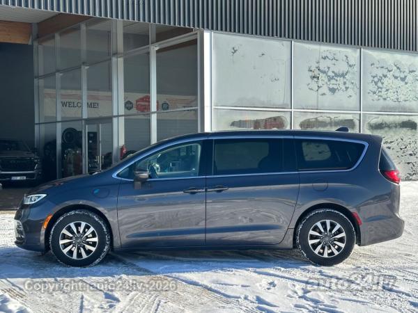 Pelēks Chrysler Pacifica 2022 Tallina, ar dzinēja tilpumu 3.60 L un nobraukumu 78 tūkst. km par 39900 €, foto 6 vietnē AUTOMOTO.COM.LV