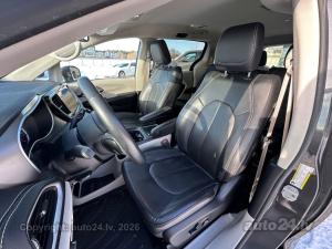 Pelēks Chrysler Pacifica 2022 Tallina, ar dzinēja tilpumu 3.60 L un nobraukumu 78 tūkst. km par 39900 €, foto 10 vietnē AUTOMOTO.COM.LV
