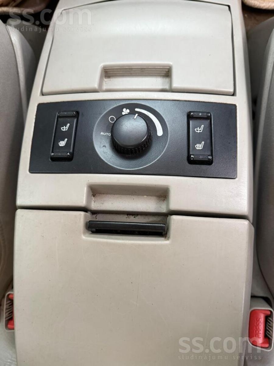 Chrysler Pacifica 2008 in Jurmala, with an engine capacity of 4.00 L and mileage of 297 thousand km for 2300 €, photo 9 on AUTOMOTO.COM.LV