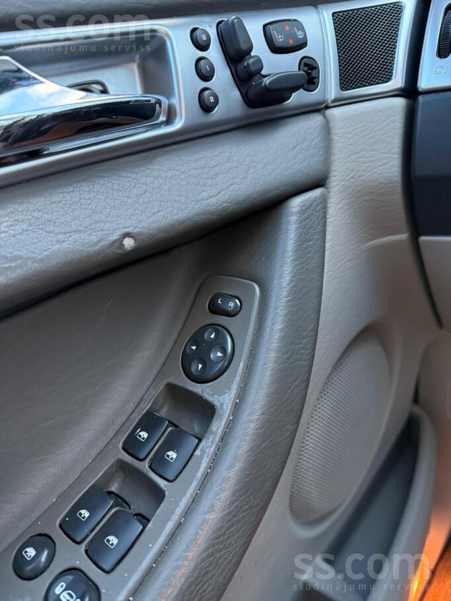 Chrysler Pacifica 2008 in Jurmala, with an engine capacity of 4.00 L and mileage of 297 thousand km for 2300 €, photo 12 on AUTOMOTO.COM.LV