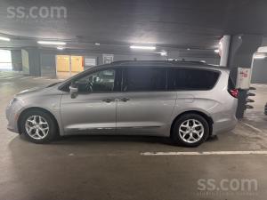Chrysler Pacifica 2017 Rīga, ar dzinēja tilpumu 3.60 L un nobraukumu 180 tūkst. km par 16000 €, foto 2 vietnē AUTOMOTO.COM.LV