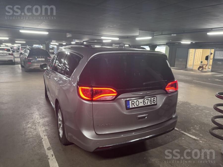 Chrysler Pacifica 2017 Rīga, ar dzinēja tilpumu 3.60 L un nobraukumu 180 tūkst. km par 16000 €, foto 3 vietnē AUTOMOTO.COM.LV