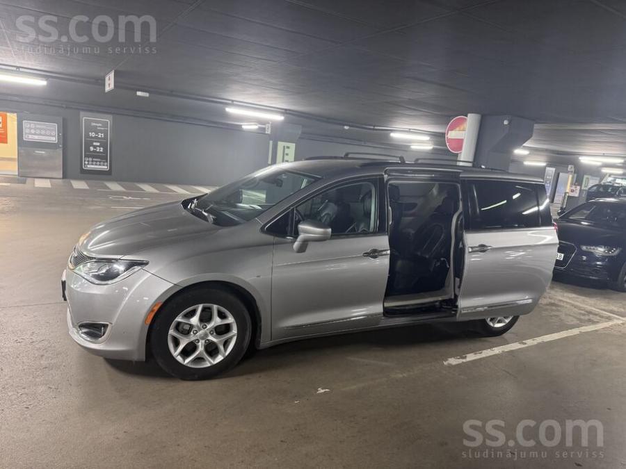 Chrysler Pacifica 2017 Rīga, ar dzinēja tilpumu 3.60 L un nobraukumu 180 tūkst. km par 16000 €, foto 1 vietnē AUTOMOTO.COM.LV