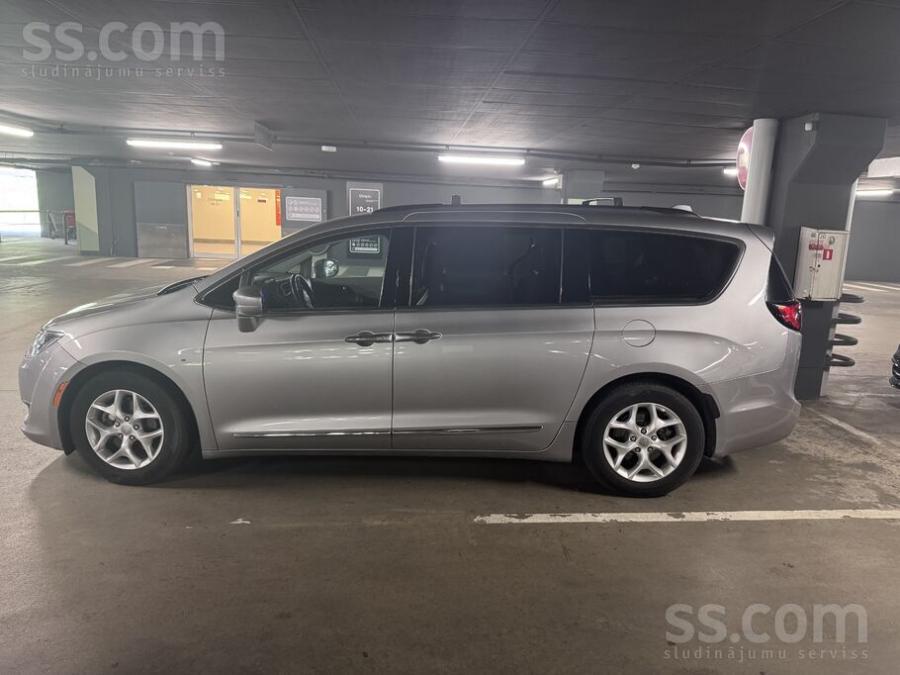Chrysler Pacifica 2017 Rīga, ar dzinēja tilpumu 3.60 L un nobraukumu 180 tūkst. km par 16000 €, foto 2 vietnē AUTOMOTO.COM.LV