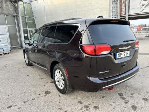 Chrysler Pacifica 2017 in Riga, with an engine capacity of 3.60 L and mileage of 0 thousand km for 15899 €, photo 9 on AUTOMOTO.COM.LV