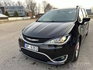 Chrysler Pacifica 2017 in Riga, with an engine capacity of 3.60 L and mileage of 0 thousand km for 15899 €, photo 28 on AUTOMOTO.COM.LV