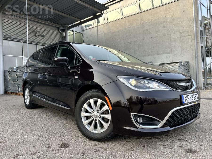 Chrysler Pacifica 2017 in Riga, with an engine capacity of 3.60 L and mileage of 0 thousand km for 15899 €, photo 29 on AUTOMOTO.COM.LV