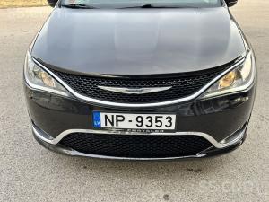 Chrysler Pacifica 2017 in Riga, with an engine capacity of 3.60 L and mileage of 0 thousand km for 15899 €, photo 34 on AUTOMOTO.COM.LV