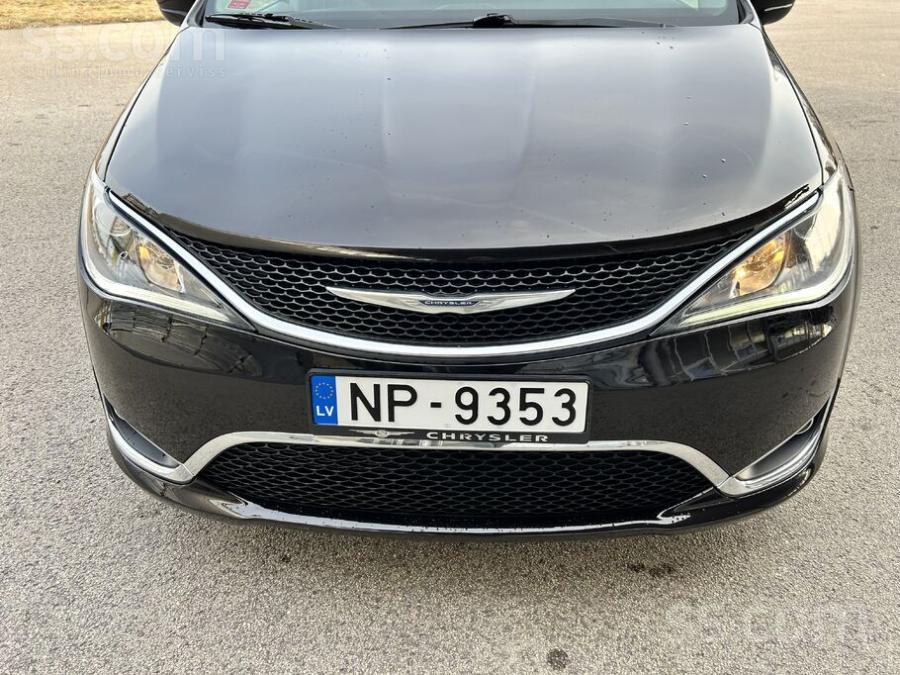 Chrysler Pacifica 2017 in Riga, with an engine capacity of 3.60 L and mileage of 0 thousand km for 15899 €, photo 34 on AUTOMOTO.COM.LV