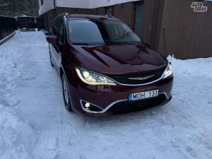 Chrysler Pacifica 2017 in Vilnius, with an engine capacity of 3.60 L and mileage of 195 thousand km for 14450 €, photo  on AUTOMOTO.COM.LV