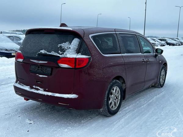 Chrysler Pacifica 2017 Viļņa, ar dzinēja tilpumu 3.60 L un nobraukumu 149 tūkst. km par 12900 €, foto 2 vietnē AUTOMOTO.COM.LV