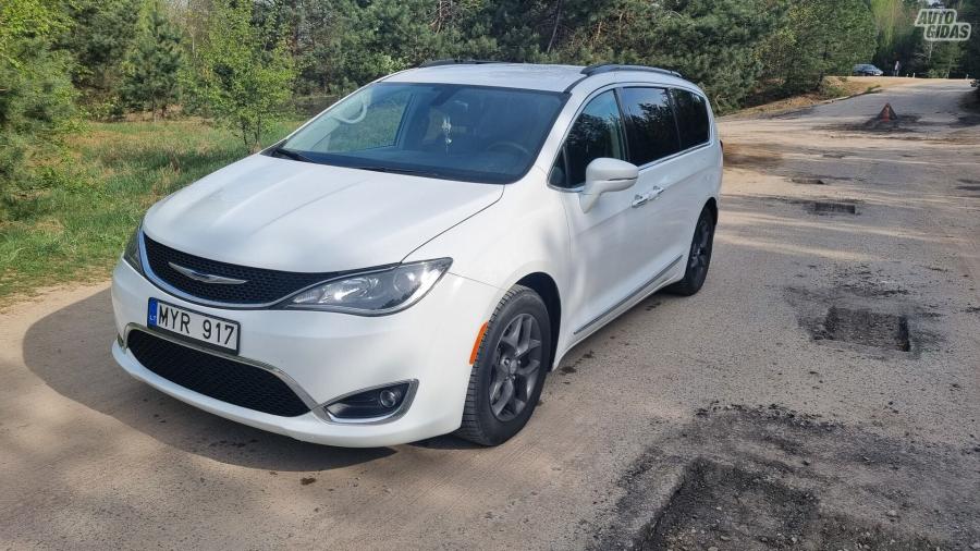 Chrysler Pacifica 2017 in Vilnius, with an engine capacity of 3.60 L and mileage of 215 thousand km for 13200 €, photo 2 on AUTOMOTO.COM.LV