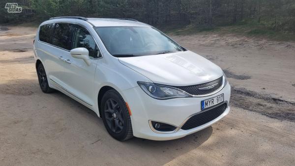 Chrysler Pacifica 2017 Viļņa, ar dzinēja tilpumu 3.60 L un nobraukumu 215 tūkst. km par 13200 €, foto 3 vietnē AUTOMOTO.COM.LV