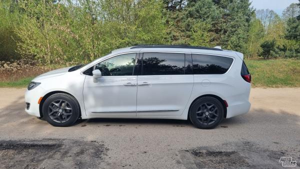 Chrysler Pacifica 2017 Viļņa, ar dzinēja tilpumu 3.60 L un nobraukumu 215 tūkst. km par 13200 €, foto 4 vietnē AUTOMOTO.COM.LV