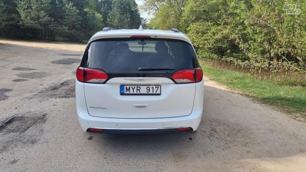 Chrysler Pacifica 2017 Viļņa, ar dzinēja tilpumu 3.60 L un nobraukumu 215 tūkst. km par 13200 €, foto 6 vietnē AUTOMOTO.COM.LV