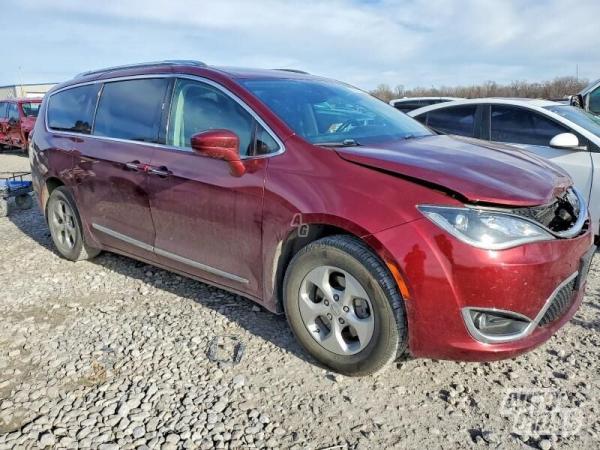 Chrysler Pacifica 2017 in Klaipeda, with an engine capacity of 3.60 L and mileage of 280 thousand km for 7800 €, photo 4 on AUTOMOTO.COM.LV