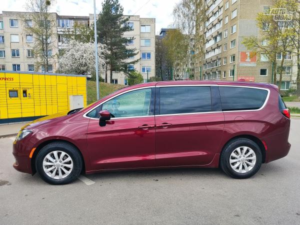 Chrysler Pacifica 2017 in Kaunas, with an engine capacity of 3.60 L and mileage of 170 thousand km for 13850 €, photo 2 on AUTOMOTO.COM.LV