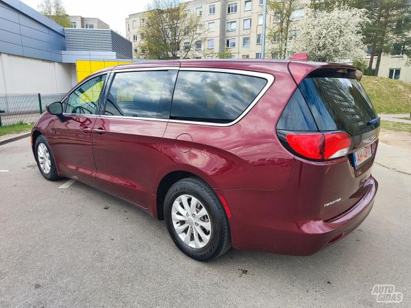 Chrysler Pacifica 2017 in Kaunas, with an engine capacity of 3.60 L and mileage of 170 thousand km for 13850 €, photo 3 on AUTOMOTO.COM.LV
