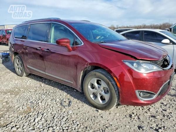 Chrysler Pacifica 2017 Klaipėda, ar dzinēja tilpumu 3.60 L un nobraukumu 280 tūkst. km par 7800 €, foto 4 vietnē AUTOMOTO.COM.LV