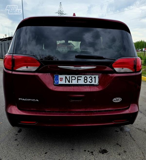 Chrysler Pacifica 2017 Panevēža, ar dzinēja tilpumu 3.60 L un nobraukumu 139 tūkst. km par 14585 €, foto 2 vietnē AUTOMOTO.COM.LV