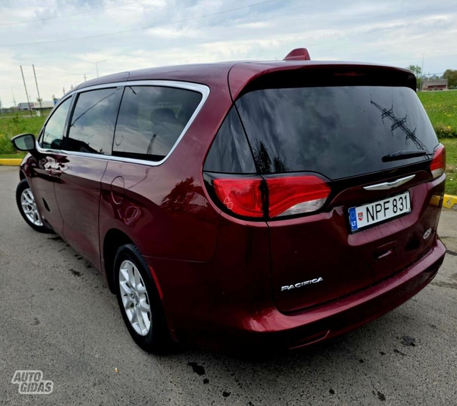 Chrysler Pacifica 2017 in Panevezys, with an engine capacity of 3.60 L and mileage of 139 thousand km for 14585 €, photo 4 on AUTOMOTO.COM.LV