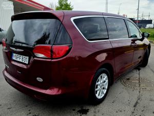Chrysler Pacifica 2017 in Panevezys, with an engine capacity of 3.60 L and mileage of 139 thousand km for 14585 €, photo 5 on AUTOMOTO.COM.LV