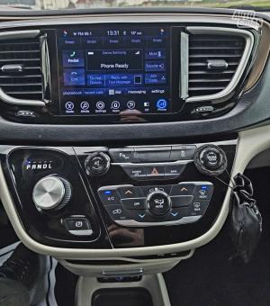 Chrysler Pacifica 2017 in Panevezys, with an engine capacity of 3.60 L and mileage of 139 thousand km for 14585 €, photo 14 on AUTOMOTO.COM.LV