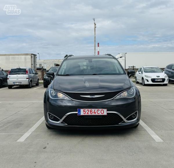 Chrysler Pacifica 2017 Šauļi, ar dzinēja tilpumu 3.60 L un nobraukumu 200 tūkst. km par 14100 €, foto 2 vietnē AUTOMOTO.COM.LV