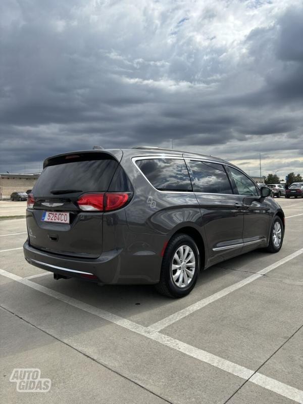 Chrysler Pacifica 2017 Šauļi, ar dzinēja tilpumu 3.60 L un nobraukumu 200 tūkst. km par 14100 €, foto 4 vietnē AUTOMOTO.COM.LV