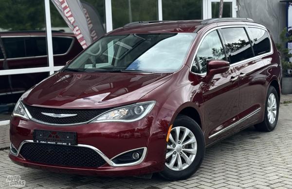 Chrysler Pacifica 2017 in Radviliskis, with an engine capacity of 3.60 L and mileage of 165 thousand km for 13950 €, photo 1 on AUTOMOTO.COM.LV