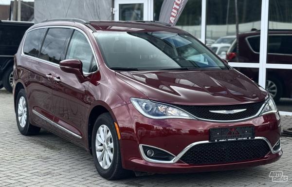 Chrysler Pacifica 2017 Radviliškis, ar dzinēja tilpumu 3.60 L un nobraukumu 165 tūkst. km par 13950 €, foto 4 vietnē AUTOMOTO.COM.LV