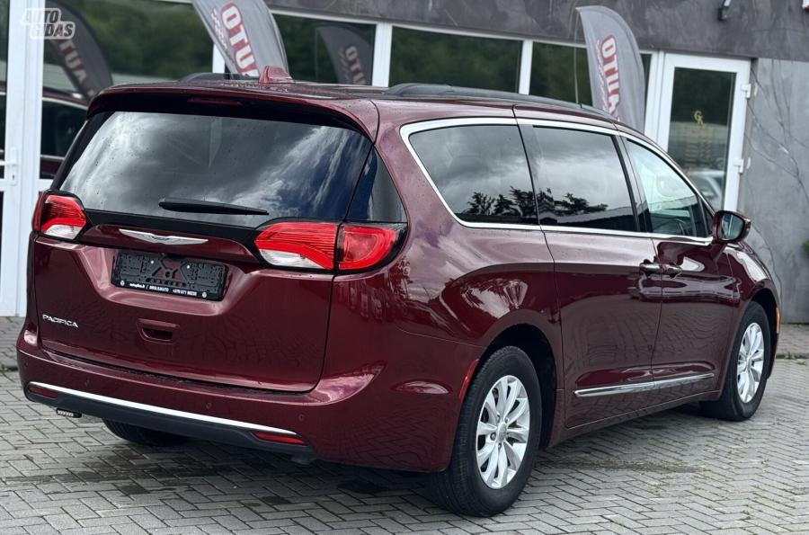 Chrysler Pacifica 2017 Radviliškis, ar dzinēja tilpumu 3.60 L un nobraukumu 165 tūkst. km par 13950 €, foto 8 vietnē AUTOMOTO.COM.LV