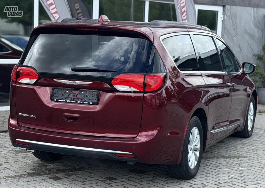 Chrysler Pacifica 2017 Radviliškis, ar dzinēja tilpumu 3.60 L un nobraukumu 165 tūkst. km par 13950 €, foto 10 vietnē AUTOMOTO.COM.LV