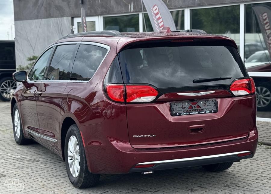 Chrysler Pacifica 2017 Radviliškis, ar dzinēja tilpumu 3.60 L un nobraukumu 165 tūkst. km par 13950 €, foto 11 vietnē AUTOMOTO.COM.LV