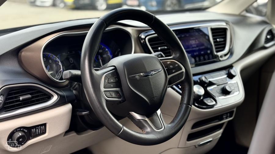 Chrysler Pacifica 2017 Radviliškis, ar dzinēja tilpumu 3.60 L un nobraukumu 165 tūkst. km par 13950 €, foto 13 vietnē AUTOMOTO.COM.LV