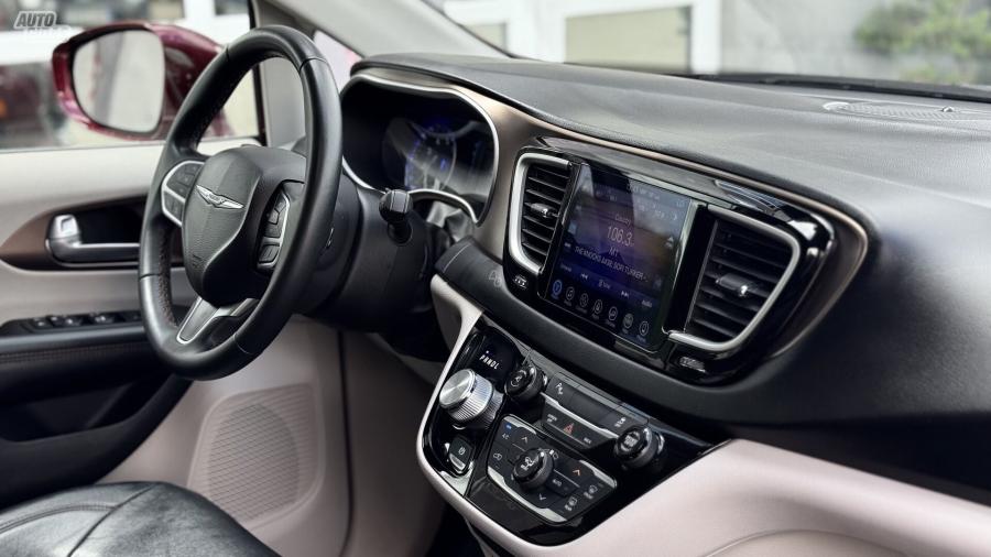 Chrysler Pacifica 2017 Radviliškis, ar dzinēja tilpumu 3.60 L un nobraukumu 165 tūkst. km par 13950 €, foto 14 vietnē AUTOMOTO.COM.LV