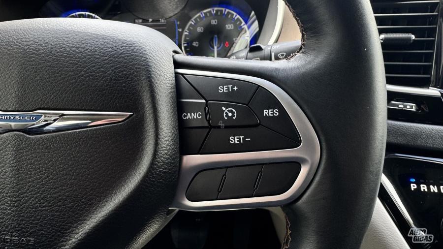Chrysler Pacifica 2017 Radviliškis, ar dzinēja tilpumu 3.60 L un nobraukumu 165 tūkst. km par 13950 €, foto 23 vietnē AUTOMOTO.COM.LV