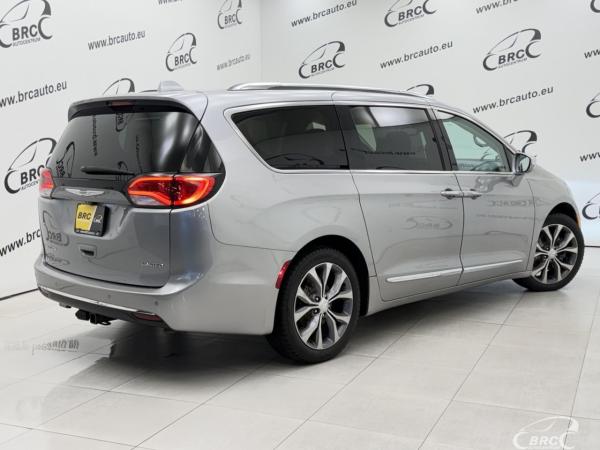 Chrysler Pacifica 2017 in Vilnius, with an engine capacity of 3.61 L and mileage of 225 thousand km for 14900 €, photo 3 on AUTOMOTO.COM.LV