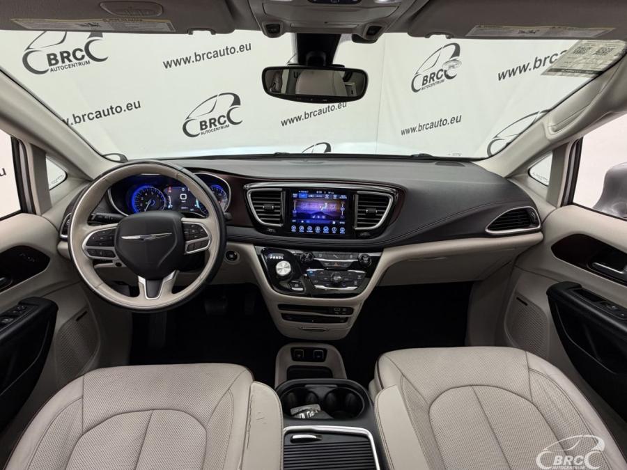 Chrysler Pacifica 2017 in Vilnius, with an engine capacity of 3.61 L and mileage of 225 thousand km for 14900 €, photo 4 on AUTOMOTO.COM.LV